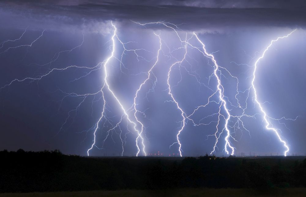 FOTOGRAFIAR RAYOS: CÓMO CONVERTIRSE EN CAZATORMENTAS - MYPOSTER Blog